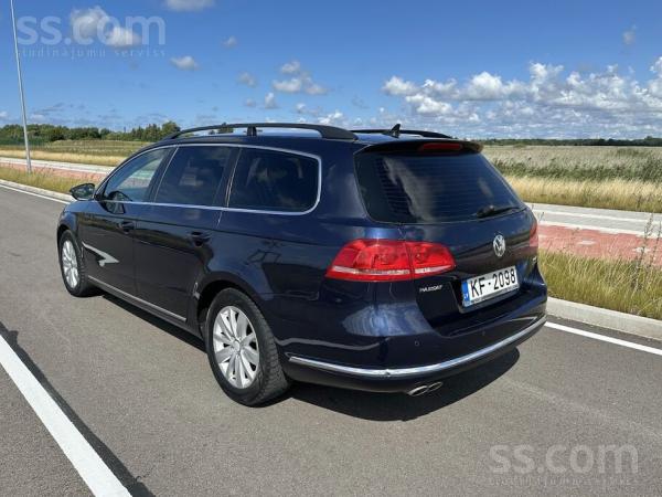 Blue Volkswagen Passat B7 2013 in Liepaja, with an engine capacity of 2.00 L and mileage of 298 thousand km for 6300 €, photo 5 on AUTOMOTO.COM.LV