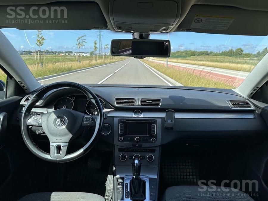 Zils Volkswagen Passat B7 2013 Liepāja, ar dzinēja tilpumu 2.00 L un nobraukumu 298 tūkst. km par 6300 €, foto 7 vietnē AUTOMOTO.COM.LV