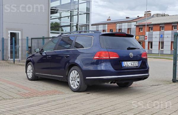 Blue Volkswagen Passat B7 2014 in Liepaja, with an engine capacity of 2.00 L and mileage of 293 thousand km for 7500 €, photo 3 on AUTOMOTO.COM.LV