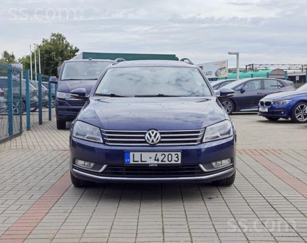 Blue Volkswagen Passat B7 2014 in Liepaja, with an engine capacity of 2.00 L and mileage of 293 thousand km for 7500 €, photo 6 on AUTOMOTO.COM.LV