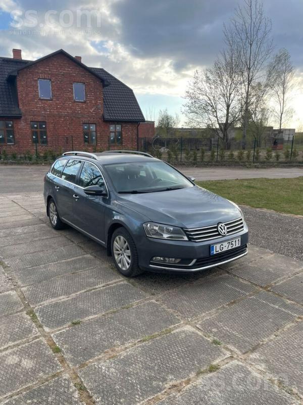 Blue Volkswagen Passat B7 2014 in Aizkraukle, with an engine capacity of 1.60 L and mileage of 408 thousand km for 4200 €, photo 1 on AUTOMOTO.COM.LV