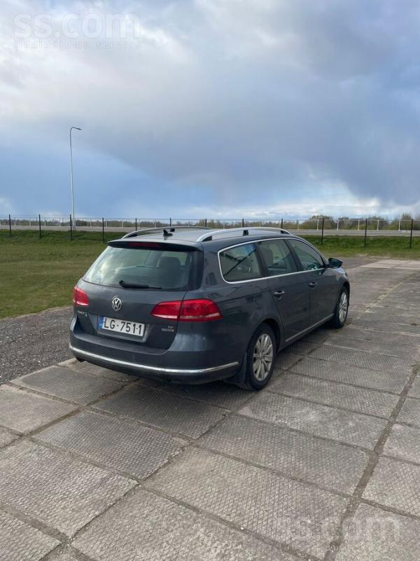 Blue Volkswagen Passat B7 2014 in Aizkraukle, with an engine capacity of 1.60 L and mileage of 408 thousand km for 4200 €, photo 4 on AUTOMOTO.COM.LV