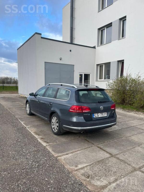 Blue Volkswagen Passat B7 2014 in Aizkraukle, with an engine capacity of 1.60 L and mileage of 408 thousand km for 4200 €, photo 5 on AUTOMOTO.COM.LV