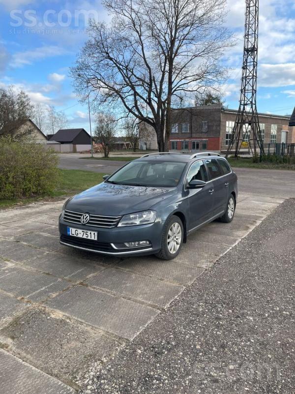 Blue Volkswagen Passat B7 2014 in Aizkraukle, with an engine capacity of 1.60 L and mileage of 408 thousand km for 4200 €, photo 3 on AUTOMOTO.COM.LV