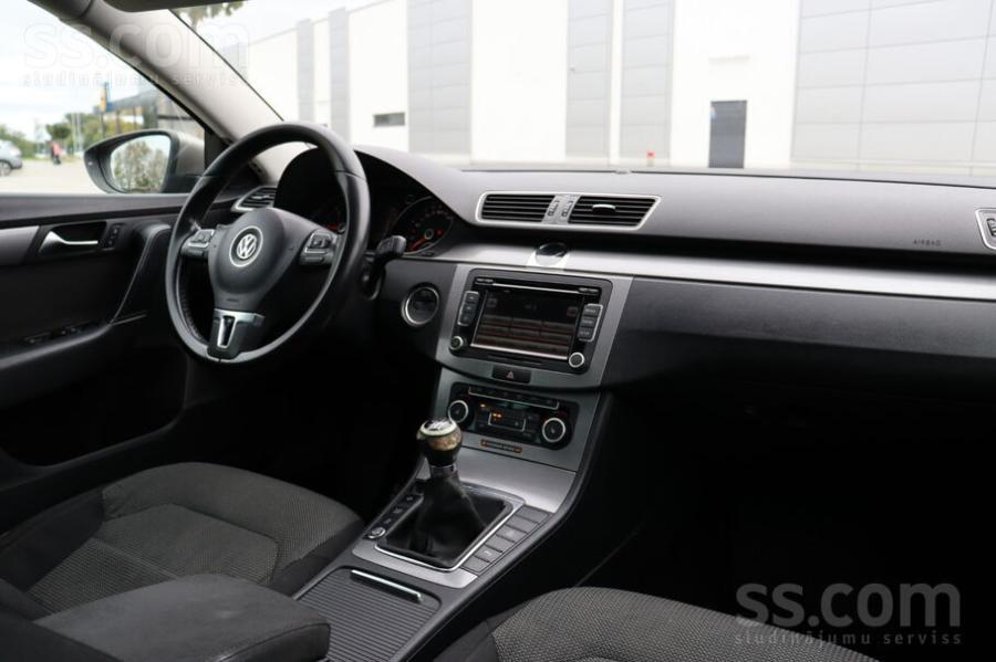 Brown Volkswagen Passat B7 2011 in Riga, with an engine capacity of 2.00 L and mileage of 379 thousand km for 2490 €, photo 9 on AUTOMOTO.COM.LV