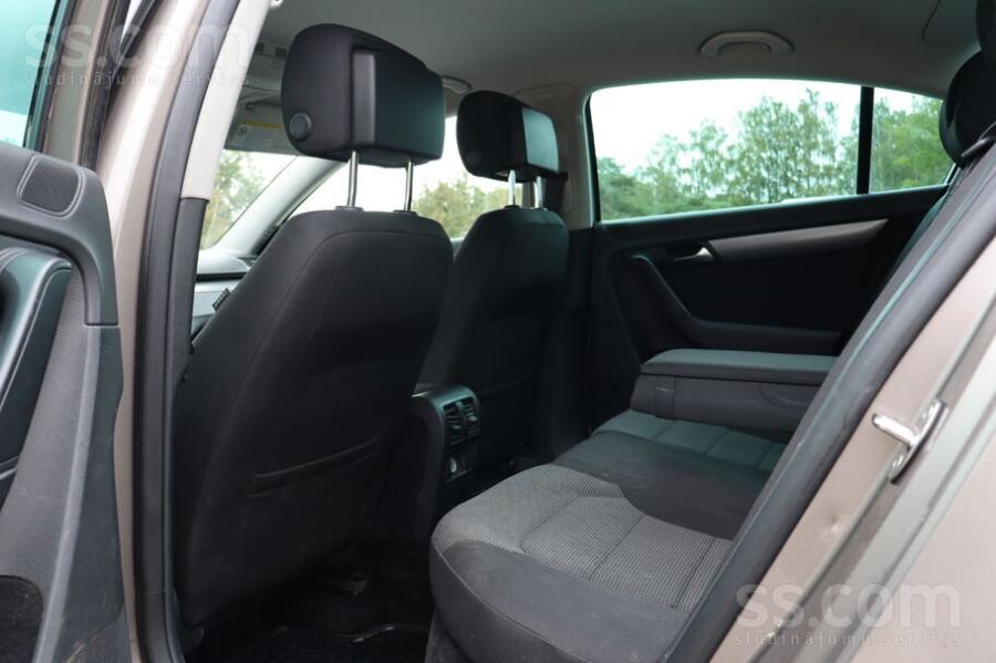 Brown Volkswagen Passat B7 2011 in Riga, with an engine capacity of 2.00 L and mileage of 379 thousand km for 2490 €, photo 12 on AUTOMOTO.COM.LV