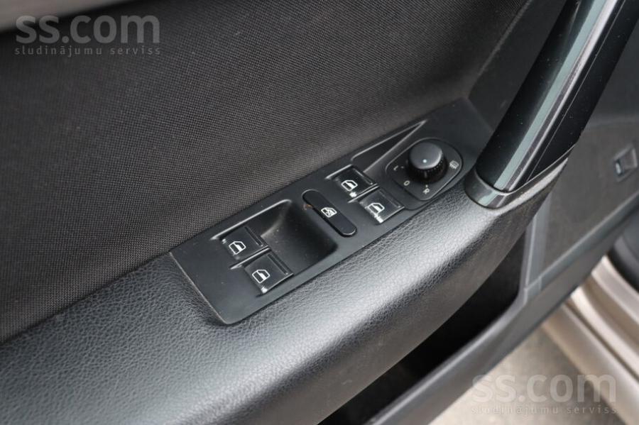 Brown Volkswagen Passat B7 2011 in Riga, with an engine capacity of 2.00 L and mileage of 379 thousand km for 2490 €, photo 17 on AUTOMOTO.COM.LV