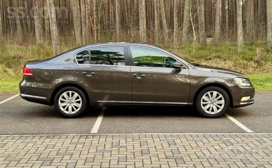 Brown Volkswagen Passat B7 2012 in Riga, with an engine capacity of 2.00 L and mileage of 227 thousand km for 6290 €, photo 2 on AUTOMOTO.COM.LV