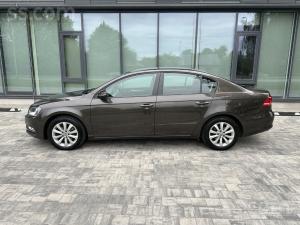 Brown Volkswagen Passat B7 2013 in Riga, with an engine capacity of 1.40 L and mileage of 330 thousand km for 4300 €, photo 6 on AUTOMOTO.COM.LV