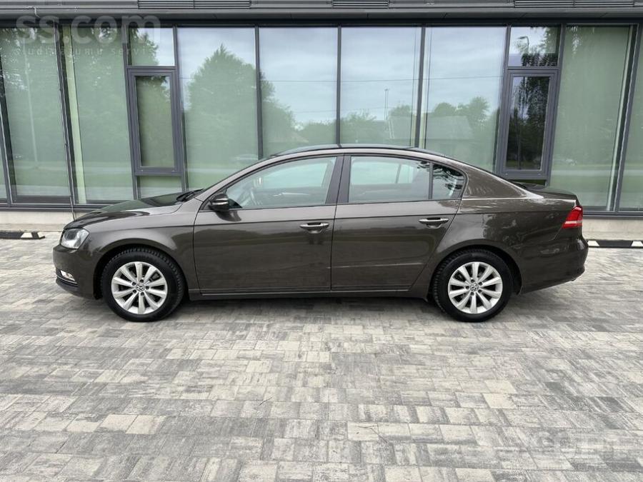 Brown Volkswagen Passat B7 2013 in Riga, with an engine capacity of 1.40 L and mileage of 330 thousand km for 4300 €, photo 6 on AUTOMOTO.COM.LV
