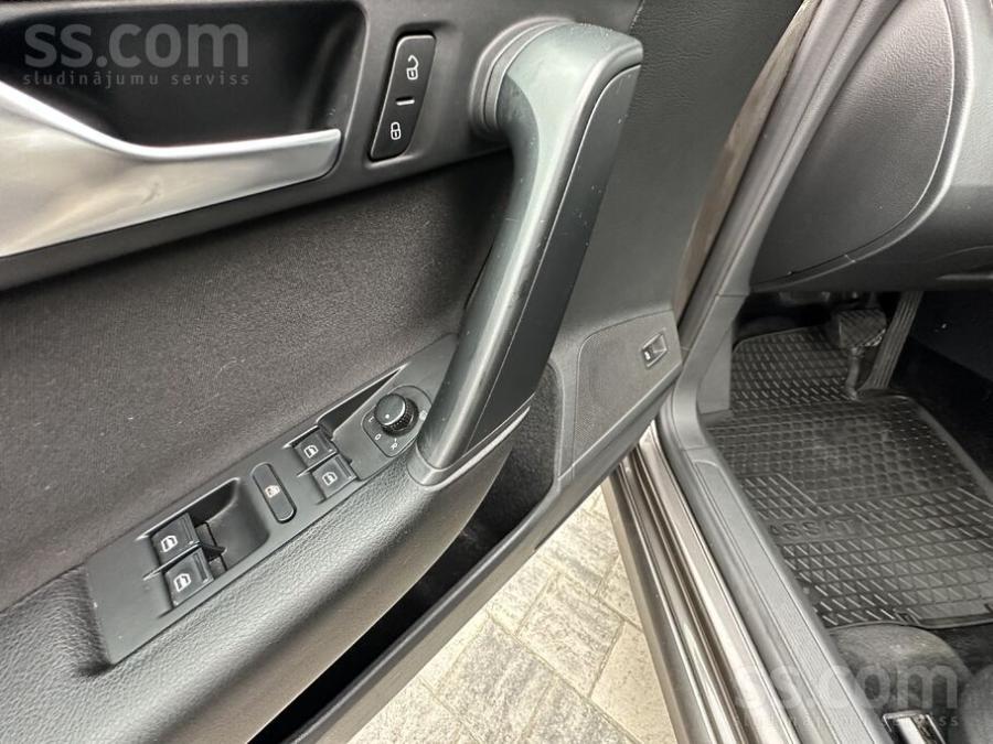 Brown Volkswagen Passat B7 2013 in Riga, with an engine capacity of 1.40 L and mileage of 330 thousand km for 4300 €, photo 9 on AUTOMOTO.COM.LV