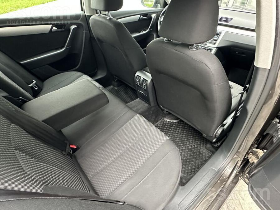 Brown Volkswagen Passat B7 2013 in Riga, with an engine capacity of 1.40 L and mileage of 330 thousand km for 4300 €, photo 12 on AUTOMOTO.COM.LV