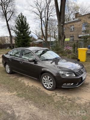 Brūns Volkswagen Passat B7 2013 Rīga, ar dzinēja tilpumu 2.00 L un nobraukumu 352 tūkst. km par 3900 €, foto 3 vietnē AUTOMOTO.COM.LV