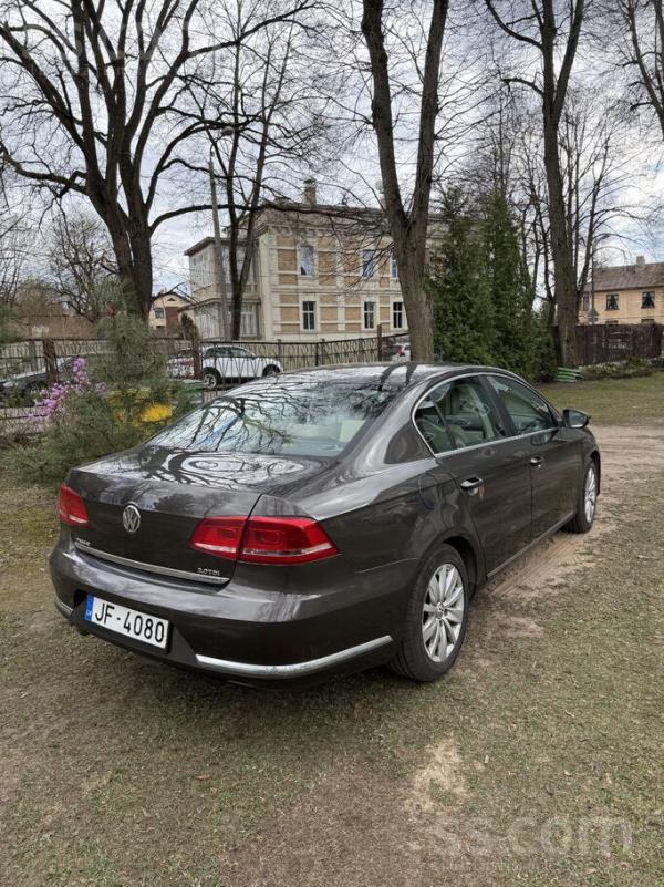 Brown Volkswagen Passat B7 2013 in Riga, with an engine capacity of 2.00 L and mileage of 352 thousand km for 3900 €, photo 3 on AUTOMOTO.COM.LV
