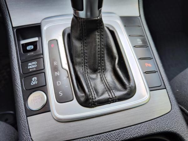 Brown Volkswagen Passat B7 2013 in Riga, with an engine capacity of 1.40 L and mileage of 185 thousand km for 6800 €, photo 9 on AUTOMOTO.COM.LV