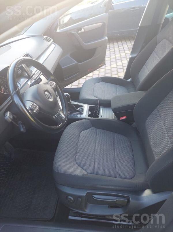Brown Volkswagen Passat B7 2014 in Jelgava, with an engine capacity of 2.00 L and mileage of 155 thousand km for 7500 €, photo 3 on AUTOMOTO.COM.LV