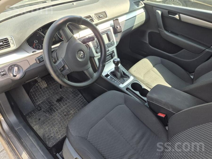 Brūns Volkswagen Passat B7 2011 Rīga, ar dzinēja tilpumu 2.00 L un nobraukumu 190 tūkst. km par 5799 €, foto 10 vietnē AUTOMOTO.COM.LV
