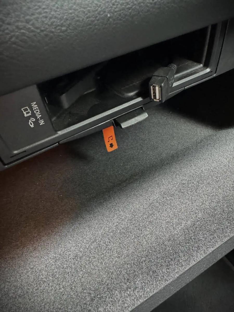 Brūns Volkswagen Passat B7 2012 Jūrmala, ar dzinēja tilpumu 2.00 L un nobraukumu 191 tūkst. km par 1 €, foto 26 vietnē AUTOMOTO.COM.LV