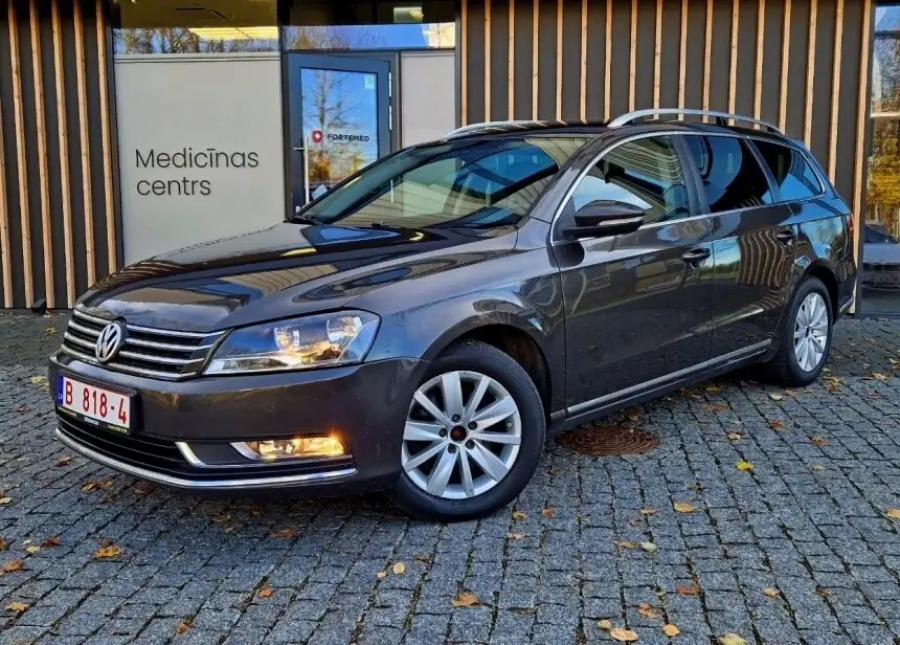 Brown Volkswagen Passat B7 2012 in Riga, with an engine capacity of 1.60 L and mileage of 401 thousand km for 3990 €, photo 1 on AUTOMOTO.COM.LV