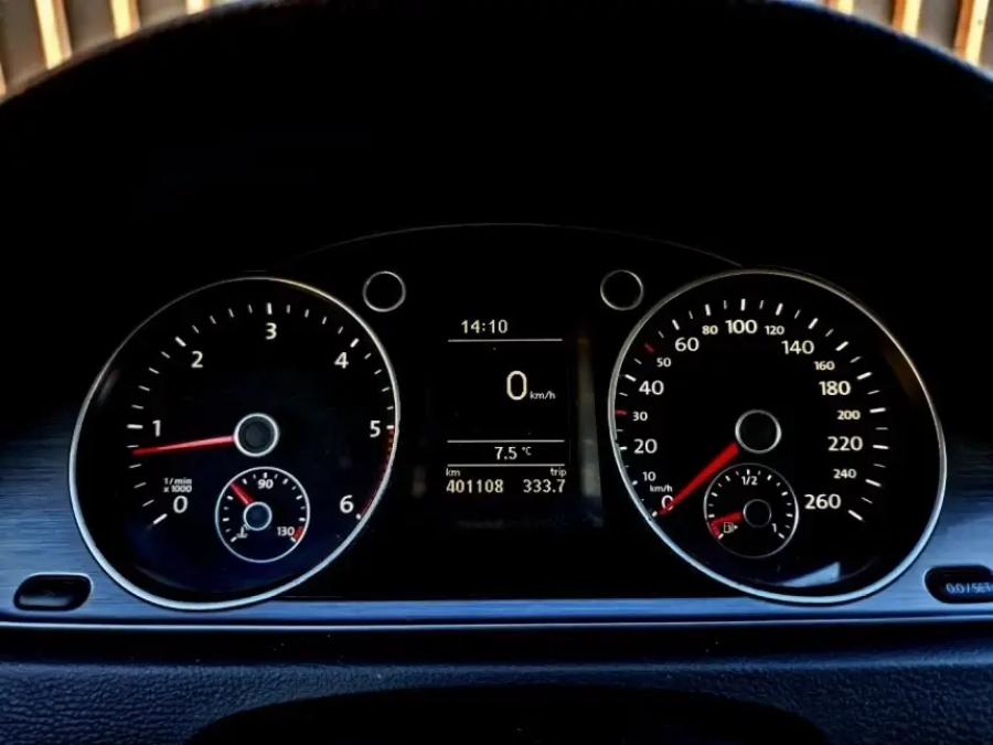 Brown Volkswagen Passat B7 2012 in Riga, with an engine capacity of 1.60 L and mileage of 401 thousand km for 3990 €, photo 9 on AUTOMOTO.COM.LV