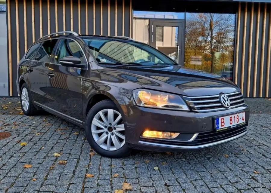 Brown Volkswagen Passat B7 2012 in Riga, with an engine capacity of 1.60 L and mileage of 401 thousand km for 3990 €, photo 12 on AUTOMOTO.COM.LV