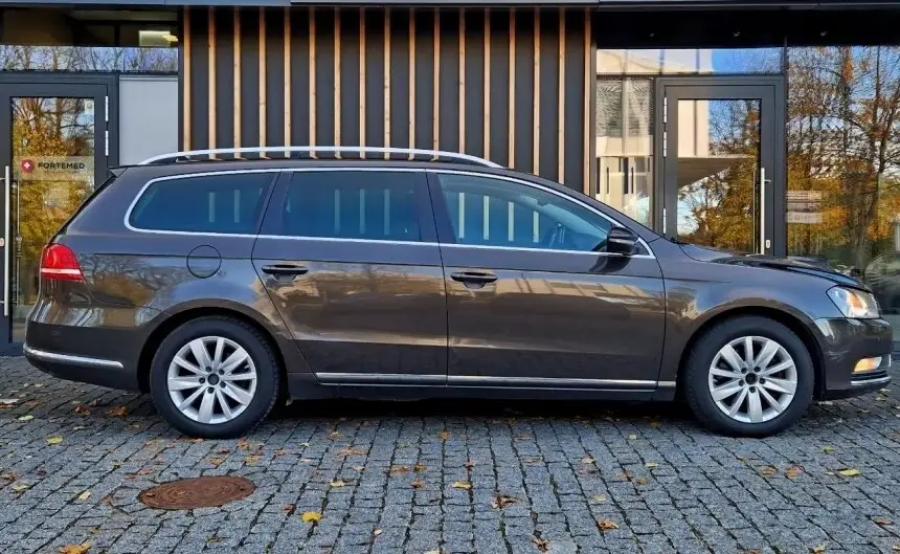 Brown Volkswagen Passat B7 2012 in Riga, with an engine capacity of 1.60 L and mileage of 401 thousand km for 3990 €, photo 13 on AUTOMOTO.COM.LV