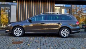 Brown Volkswagen Passat B7 2012 in Riga, with an engine capacity of 1.60 L and mileage of 401 thousand km for 3990 €, photo 14 on AUTOMOTO.COM.LV