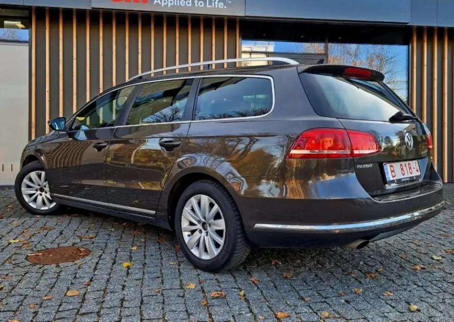 Brown Volkswagen Passat B7 2012 in Riga, with an engine capacity of 1.60 L and mileage of 401 thousand km for 3990 €, photo 15 on AUTOMOTO.COM.LV
