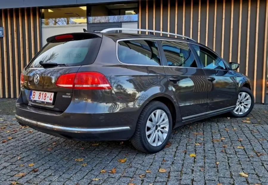 Brown Volkswagen Passat B7 2012 in Riga, with an engine capacity of 1.60 L and mileage of 401 thousand km for 3990 €, photo 17 on AUTOMOTO.COM.LV