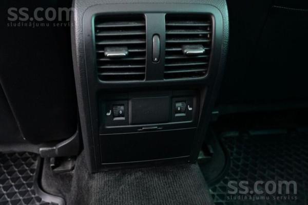 Brown Volkswagen Passat B7 2013 in Riga, with an engine capacity of 1.60 L and mileage of 261 thousand km for 4500 €, photo 9 on AUTOMOTO.COM.LV