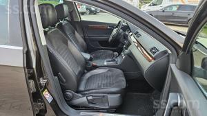 Brown Volkswagen Passat B7 2013 in Riga, with an engine capacity of 2.00 L and mileage of 320 thousand km for 4500 €, photo 8 on AUTOMOTO.COM.LV