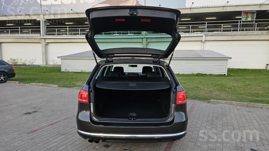 Brown Volkswagen Passat B7 2013 in Riga, with an engine capacity of 2.00 L and mileage of 320 thousand km for 4500 €, photo 13 on AUTOMOTO.COM.LV