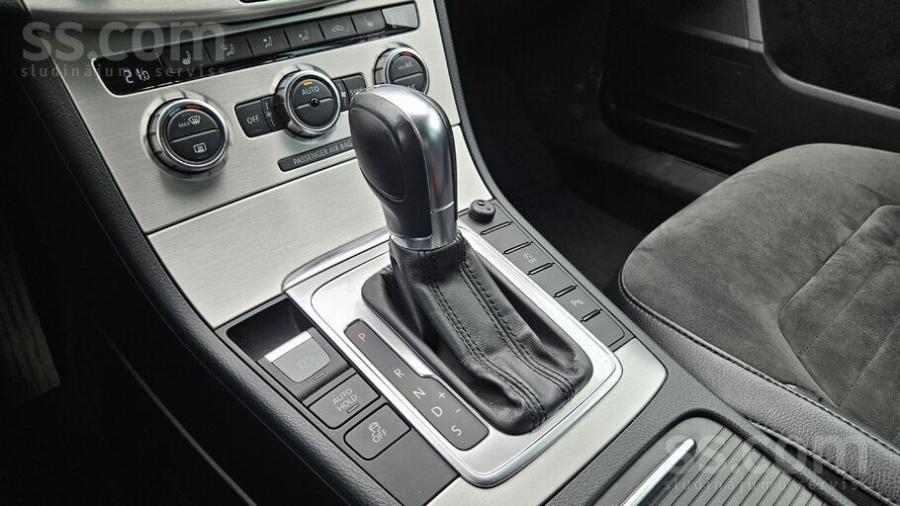 Brown Volkswagen Passat B7 2013 in Riga, with an engine capacity of 2.00 L and mileage of 320 thousand km for 4500 €, photo 18 on AUTOMOTO.COM.LV