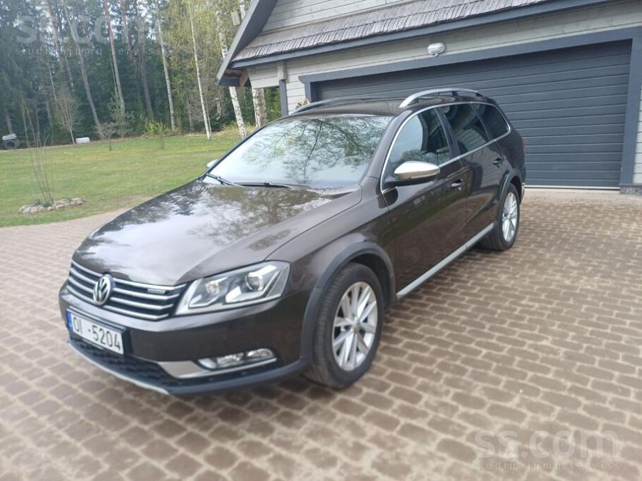 Brown Volkswagen Passat B7 2014 in Limbazi, with an engine capacity of 2.00 L and mileage of 259 thousand km for 7900 €, photo 3 on AUTOMOTO.COM.LV