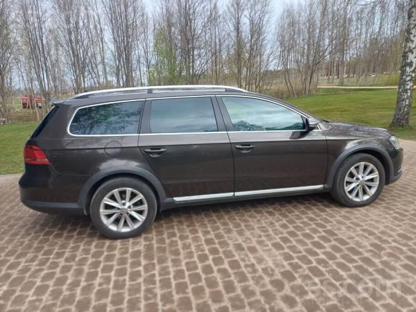 Brown Volkswagen Passat B7 2014 in Limbazi, with an engine capacity of 2.00 L and mileage of 259 thousand km for 7900 €, photo 4 on AUTOMOTO.COM.LV