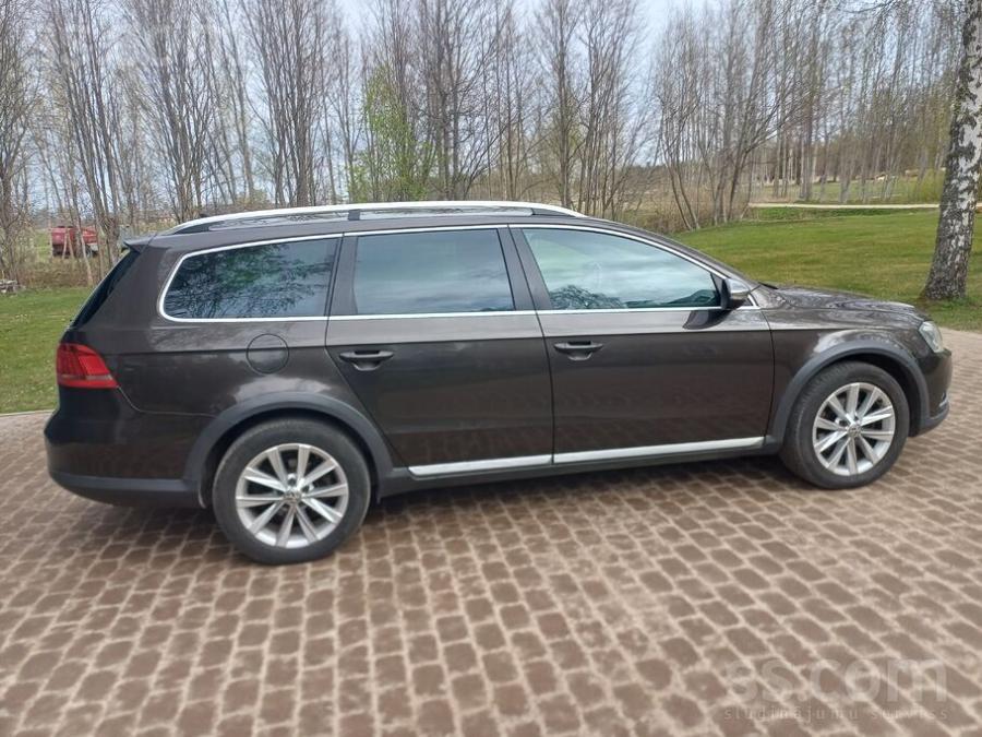 Brown Volkswagen Passat B7 2014 in Limbazi, with an engine capacity of 2.00 L and mileage of 259 thousand km for 7900 €, photo 5 on AUTOMOTO.COM.LV