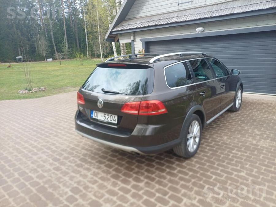 Brown Volkswagen Passat B7 2014 in Limbazi, with an engine capacity of 2.00 L and mileage of 259 thousand km for 7900 €, photo 7 on AUTOMOTO.COM.LV