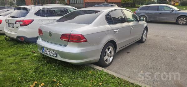 Grey Volkswagen Passat B7 2013 in Riga, with an engine capacity of 2.00 L and mileage of 335 thousand km for 3200 €, photo 5 on AUTOMOTO.COM.LV