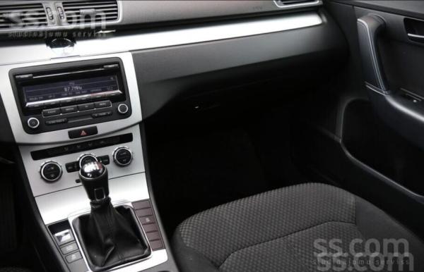 Grey Volkswagen Passat B7 2013 in Riga, with an engine capacity of 2.00 L and mileage of 335 thousand km for 3200 €, photo 9 on AUTOMOTO.COM.LV
