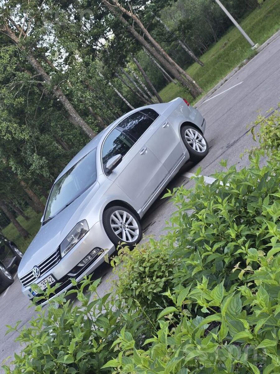 Pelēks Volkswagen Passat B7 2011 Daugavpils, ar dzinēja tilpumu 2.00 L un nobraukumu 289 tūkst. km par 3700 €, foto 3 vietnē AUTOMOTO.COM.LV