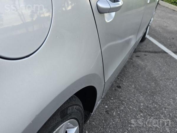Pelēks Volkswagen Passat B7 2011 Daugavpils, ar dzinēja tilpumu 2.00 L un nobraukumu 289 tūkst. km par 3700 €, foto 6 vietnē AUTOMOTO.COM.LV