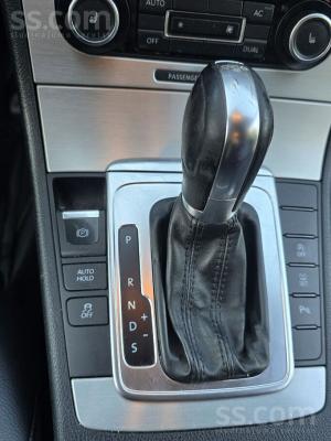 Pelēks Volkswagen Passat B7 2011 Daugavpils, ar dzinēja tilpumu 2.00 L un nobraukumu 289 tūkst. km par 3700 €, foto 13 vietnē AUTOMOTO.COM.LV