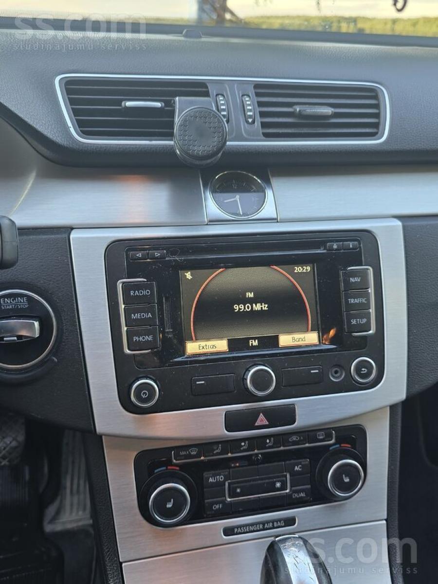 Pelēks Volkswagen Passat B7 2011 Daugavpils, ar dzinēja tilpumu 2.00 L un nobraukumu 289 tūkst. km par 3700 €, foto 14 vietnē AUTOMOTO.COM.LV