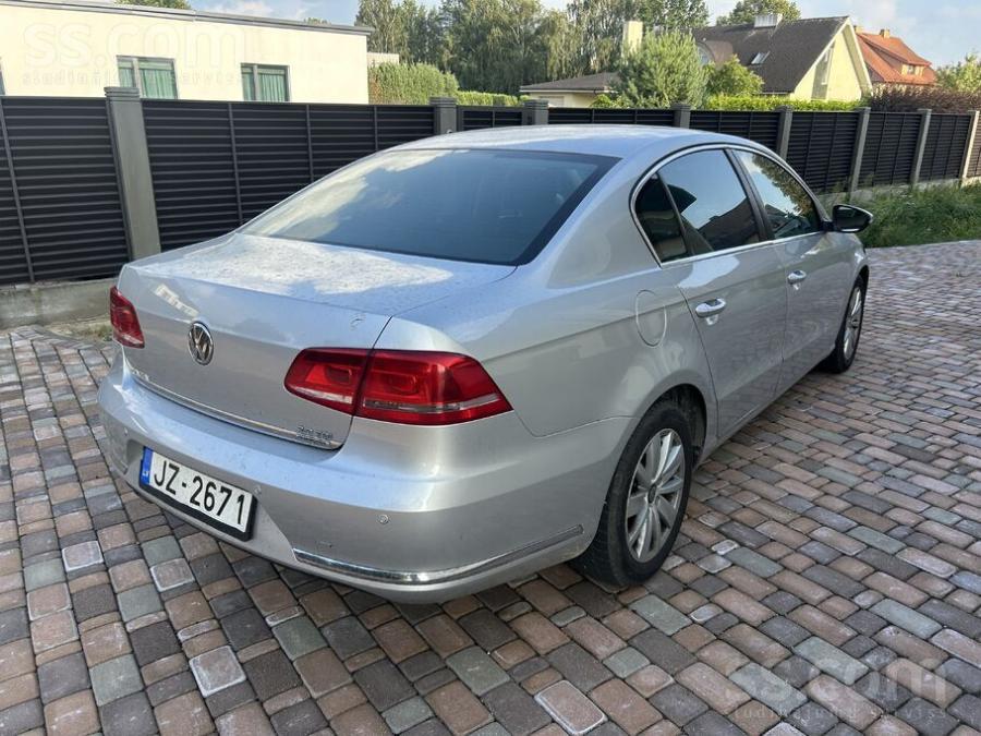 Grey Volkswagen Passat B7 2011 in Riga, with an engine capacity of 2.00 L and mileage of 284 thousand km for 3900 €, photo 3 on AUTOMOTO.COM.LV