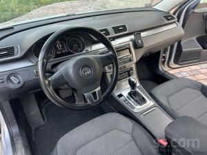 Grey Volkswagen Passat B7 2011 in Riga, with an engine capacity of 2.00 L and mileage of 284 thousand km for 3900 €, photo 5 on AUTOMOTO.COM.LV
