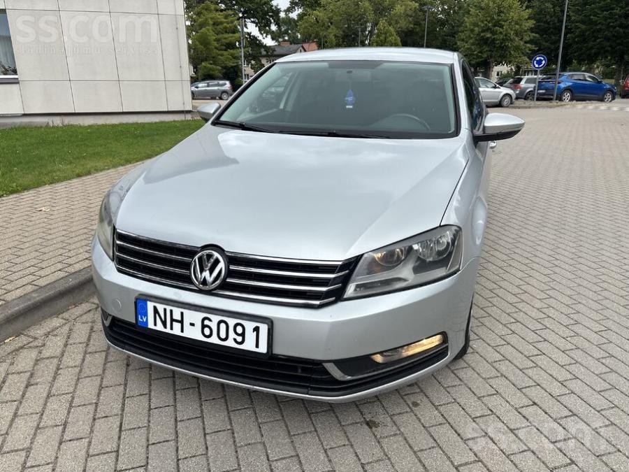 Grey Volkswagen Passat B7 2011 in Valmiera, with an engine capacity of 1.60 L and mileage of 311 thousand km for 2550 €, photo 3 on AUTOMOTO.COM.LV