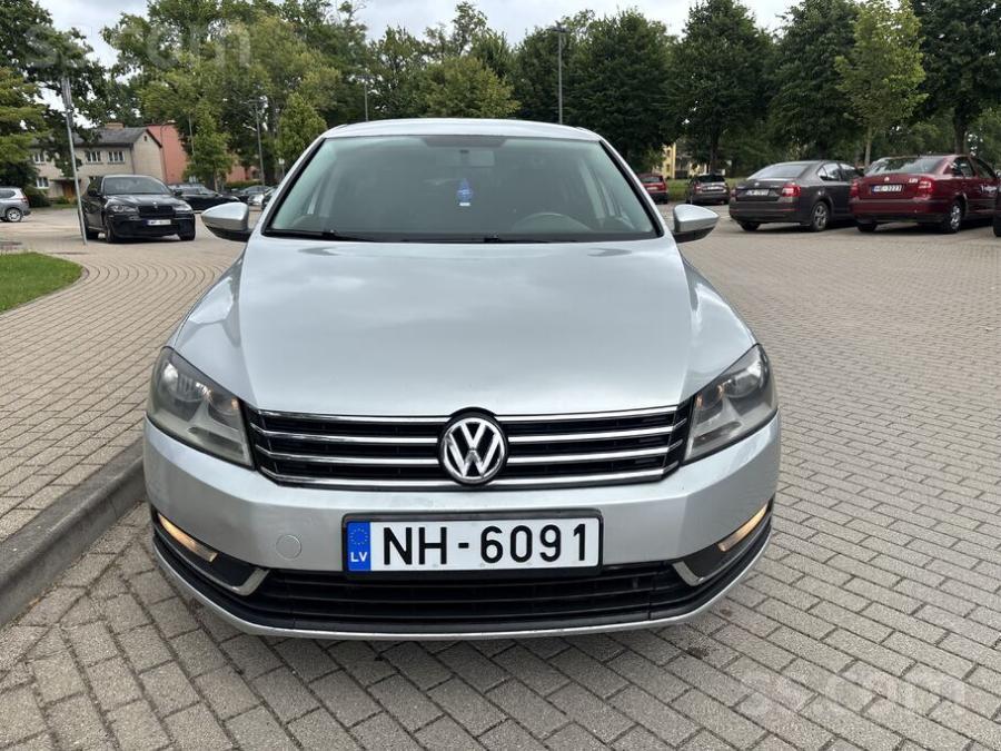 Grey Volkswagen Passat B7 2011 in Valmiera, with an engine capacity of 1.60 L and mileage of 311 thousand km for 2550 €, photo 4 on AUTOMOTO.COM.LV