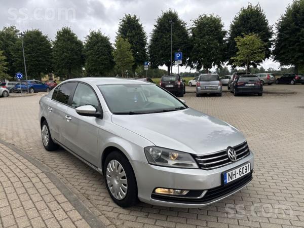 Grey Volkswagen Passat B7 2011 in Valmiera, with an engine capacity of 1.60 L and mileage of 311 thousand km for 2550 €, photo 4 on AUTOMOTO.COM.LV