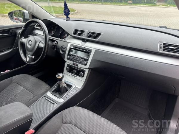 Grey Volkswagen Passat B7 2011 in Valmiera, with an engine capacity of 1.60 L and mileage of 311 thousand km for 2550 €, photo 9 on AUTOMOTO.COM.LV