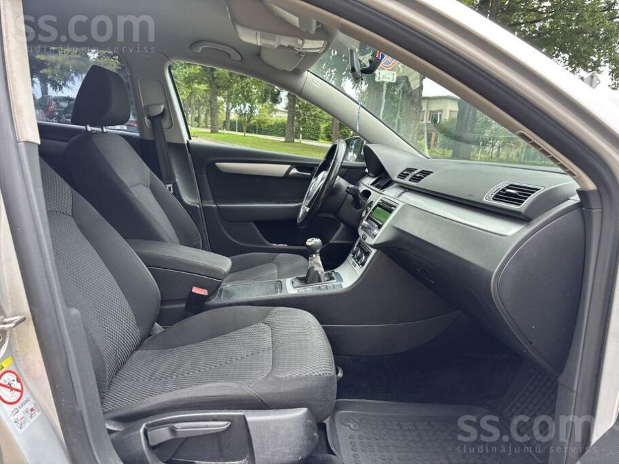 Grey Volkswagen Passat B7 2011 in Valmiera, with an engine capacity of 1.60 L and mileage of 311 thousand km for 2550 €, photo 14 on AUTOMOTO.COM.LV